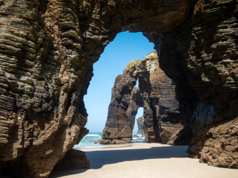 ¿Por qué no puedes perderte la playa de Las Catedrales de Ribadeo ...